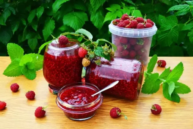 Yano nga raspberry jam alang sa tingtugnaw: lima ka minuto, nga adunay gelatin, sa usa ka hinay nga kusinilya 9352_1