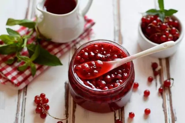 Red currant jam: mga recipe para sa taglamig na walang binhi na may larawan 9354_3