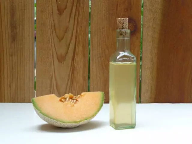 Melon moonshine: resipe ng mash, kung paano igiit sa bahay 9445_5