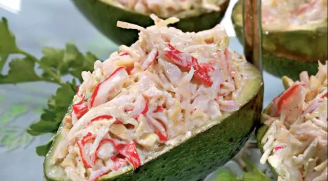 Isaladi nenyama ye-crab kunye ne-avocado: zokupheka zokupheka ngamaqanda, ukhukhamba 9500_4