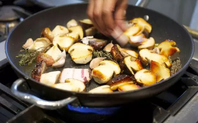 Jamur Porcini: berapa banyak untuk menggoreng segar, beku, kering, resep 9508_1