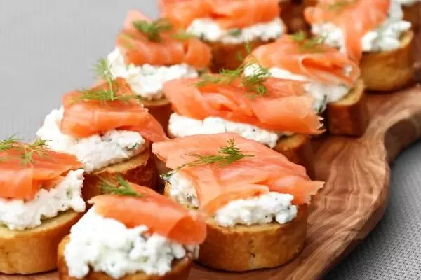 Canape leh salmon: cuntooyin leh jiis, jiis, kareem, qajaar 9638_16