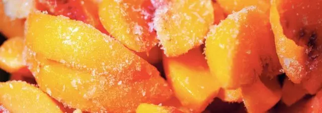 Come congelare le pesche per l'inverno in freezer: congelamento delle pesche intere in casa, con zucchero, cubetti, purè di patate 9678_8