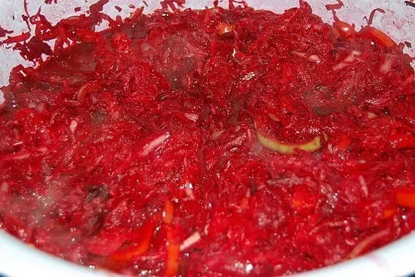 Kupfekedza borscht yenguva yechando: mabikirwo ane bheet mumidziyo, pasina vhiniga, isina tomato, ine mhiripiri 9720_1