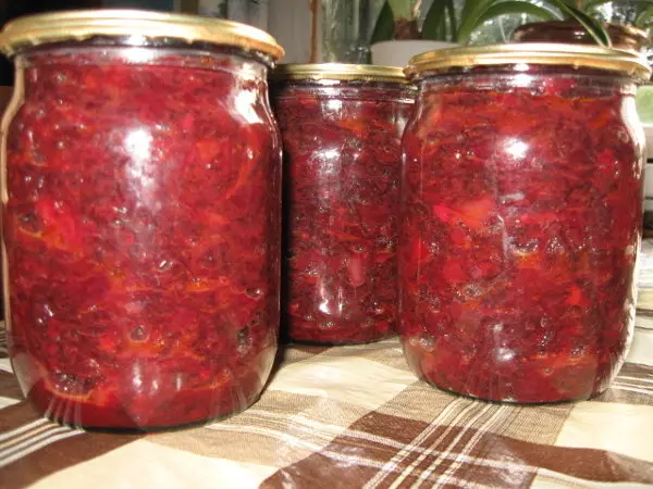 Salate ea beetroot mariha: lipepepe tse monate ntle le sterilization, ka lihoete, tamati, konofolo, ka grinder ea nama 9724_5