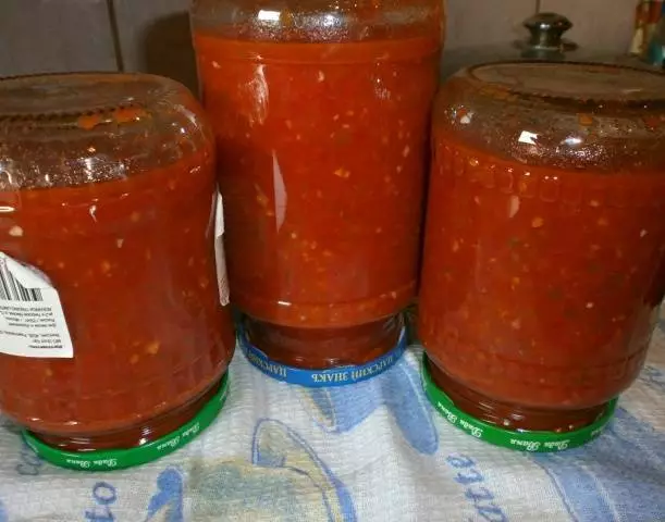 Recipe ea Adjika e nang le konofolo le pepere 9814_8