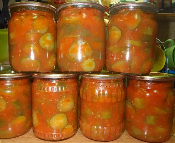 Insalate di cetrioli in succo di pomodoro per l'inverno: tagliati, affettati, affettati, ricette passo passo veloci e gustose con foto, senza sterilizzazione 9822_12