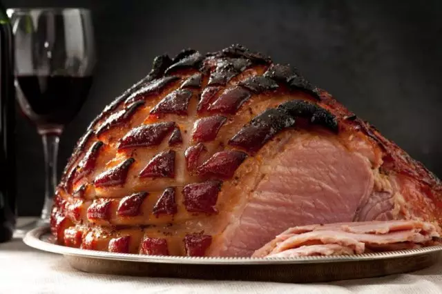 How to smoke a ham: recipes for cold, hot smoking 9862_10