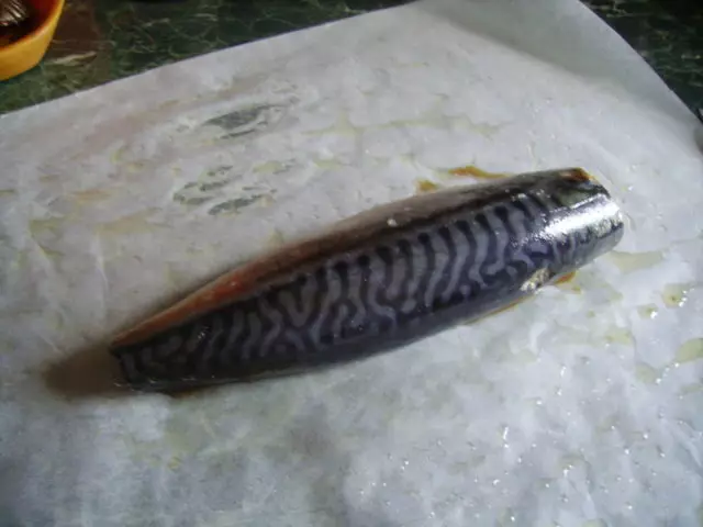 Mackerel asap asap dhewe: resep-resep ing geni, ing oven, kompor alon-alon 9865_3