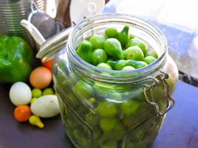 Pag-Canning ng berdeng mga kamatis para sa taglamig: masarap na mga recipe 9903_5