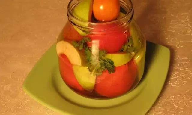 Tomates marinados con manzanas para el invierno: 13 recetas 9908_4