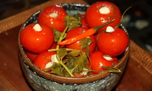 Pickled tumatir da cloves: girke -girke a cikin kwalba lita, tare da allspice 9911_4