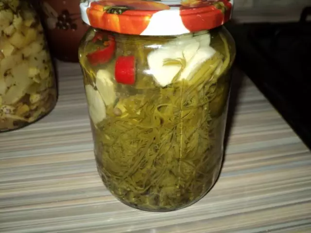 Cogombres amb tapes de pastanaga per a l’hivern: receptes d’un pot de 3 litres, cruixent, comentaris 9963_12