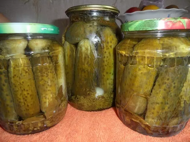 Cogombres amb tapes de pastanaga per a l’hivern: receptes d’un pot de 3 litres, cruixent, comentaris 9963_6